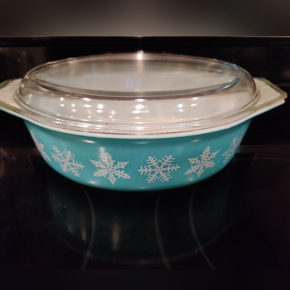 Pyrex | Kitchen | Vintage 5s Pyrex Snowflake Casserole Dish With Lid 2 ...